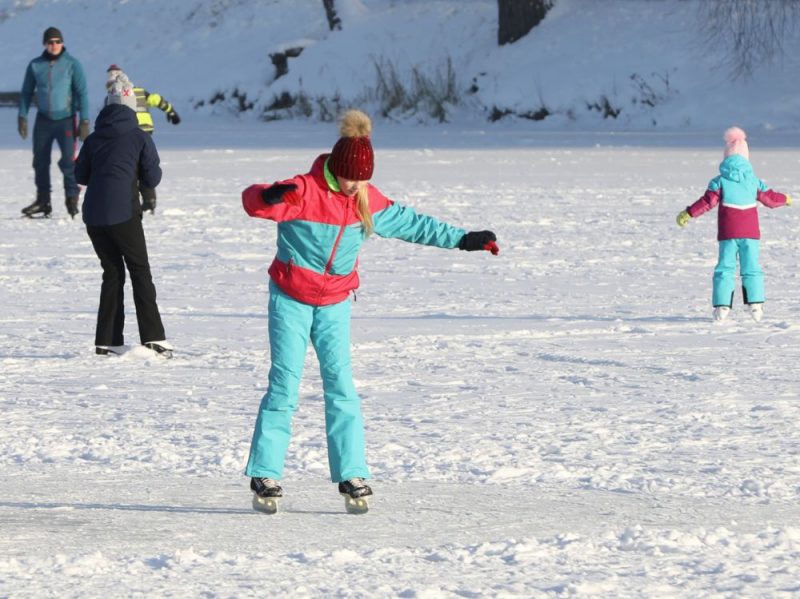 Rīgā mainīts saraksts ar ūdenstilpēm, uz kuru ledus iedzīvotājiem ļauts ...