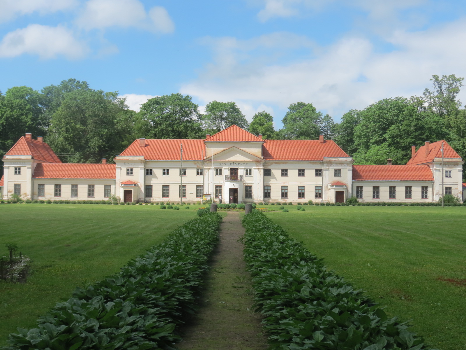 Komentāri | FOTO. Apceļojam Latvijas pilis! Varakļānu muižas pils: tās ...