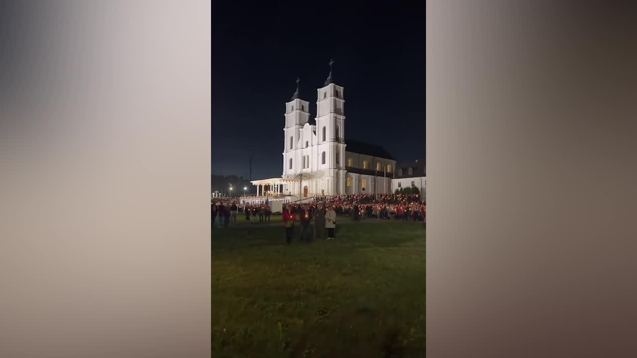 VIDEO. Aglonas svētkos tūkstošiem ļaužu pulcējas Tautas krustaceļā ...